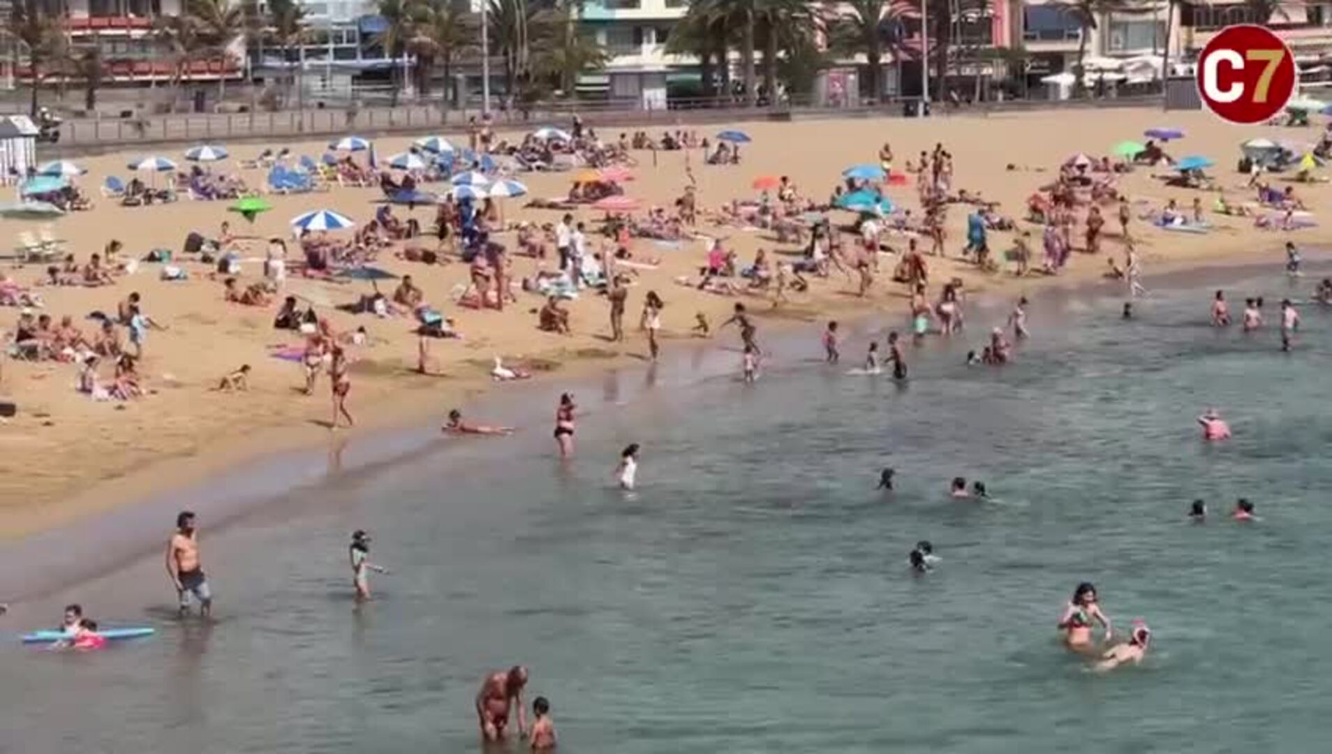 Ola de calor playa de Las Canteras | Canarias7
