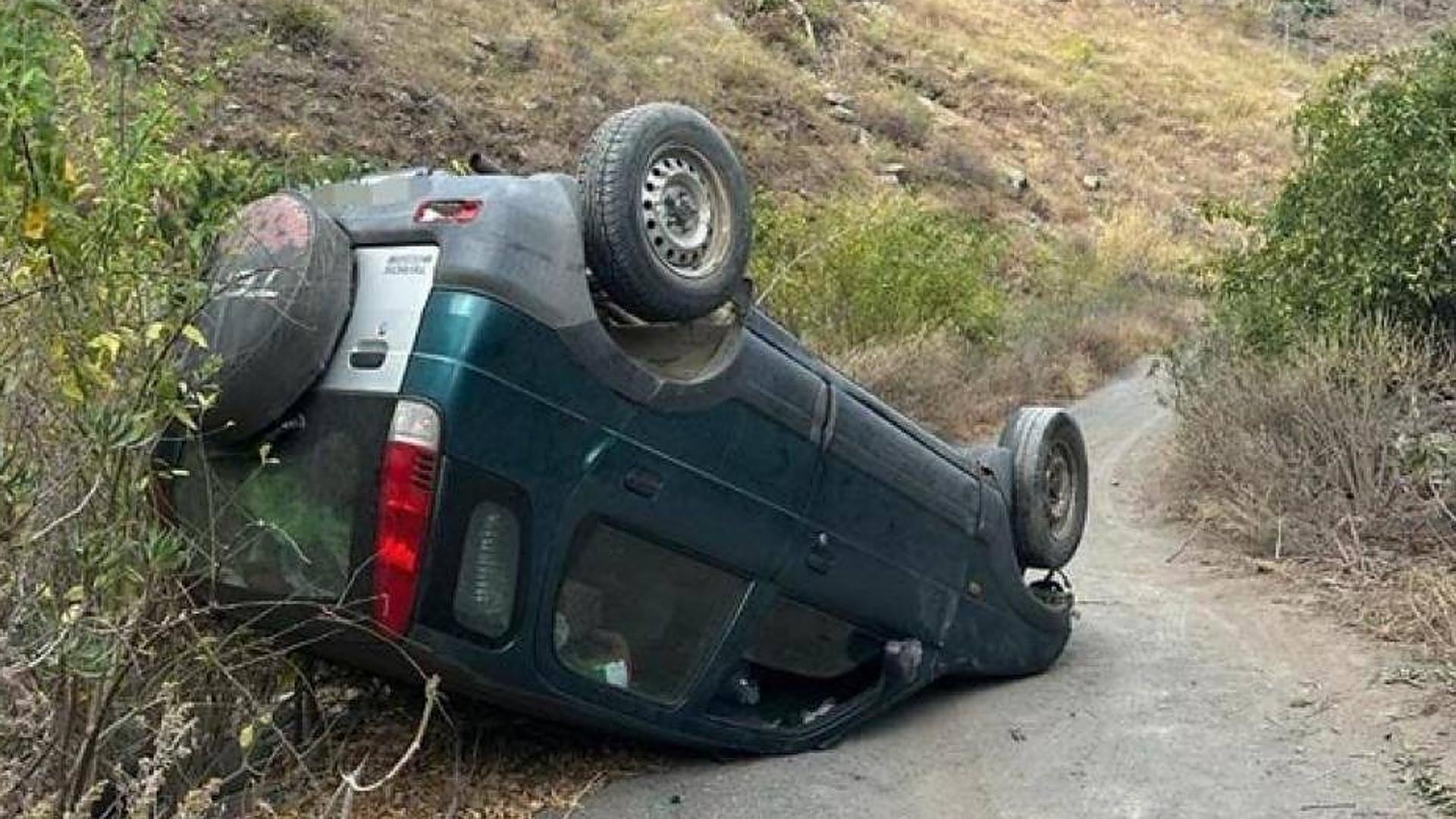 Hallado un coche volcado y sin conductor en el barranco de Guiniguada ...