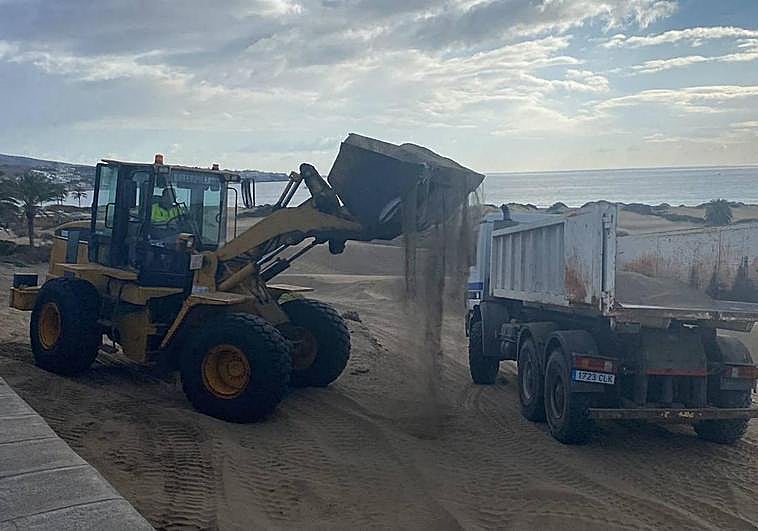 San Bartolomé traslada las primeras 70 toneladas de arena de las Dunas ...