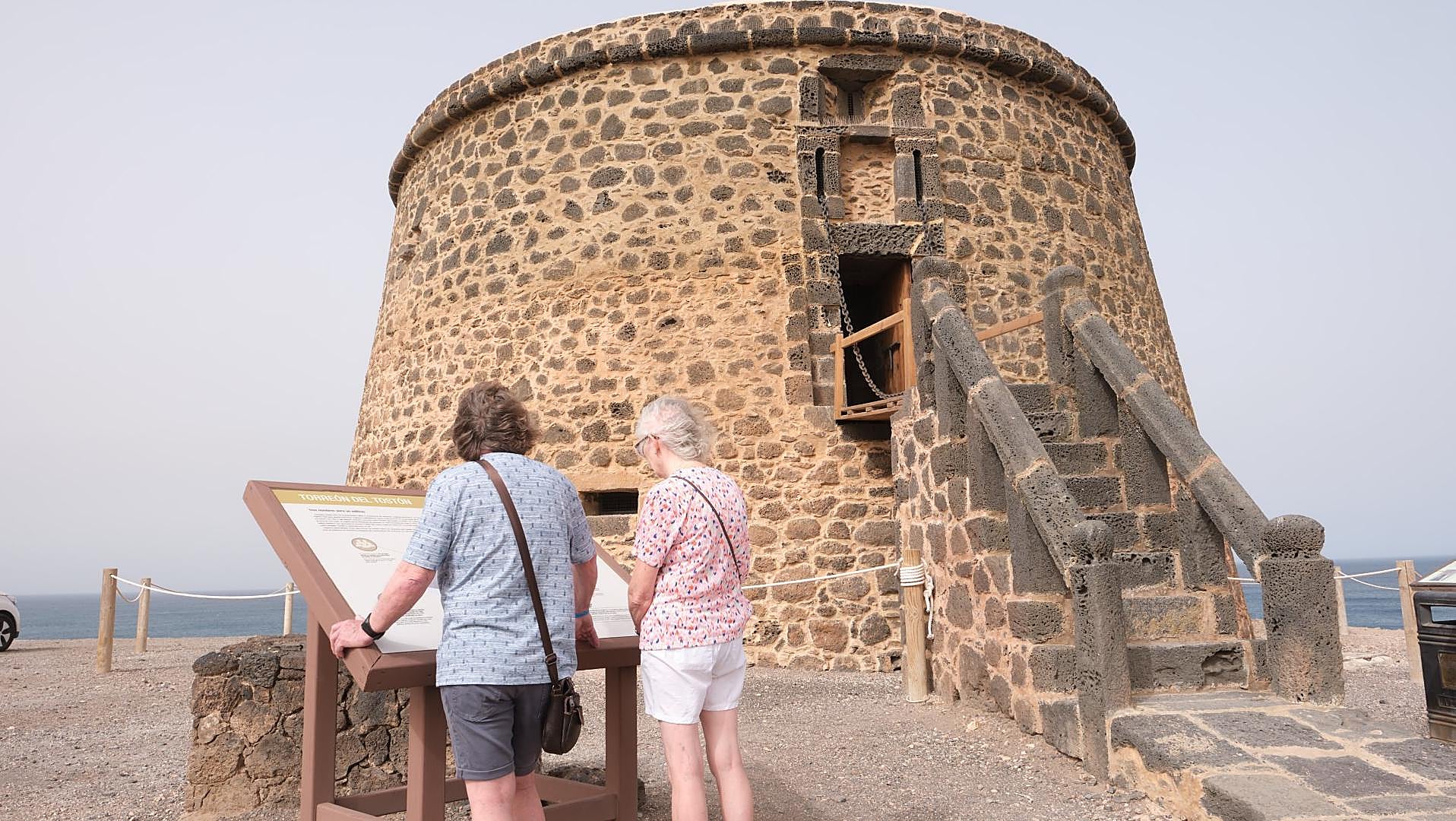 La torre defensiva de El Tostón reabre al público tras su restauración ...
