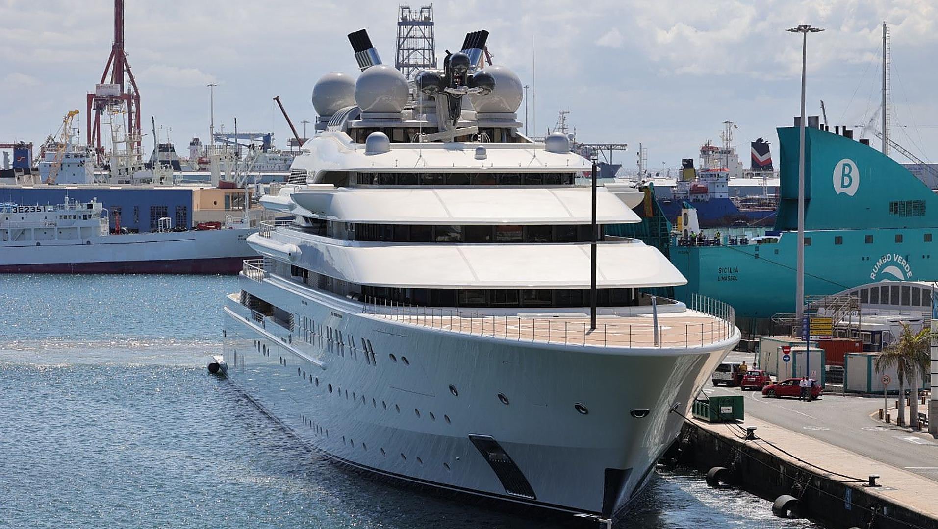 El yate de megalujo 'Opera' irrumpe en el puerto de Las Palmas | Canarias7
