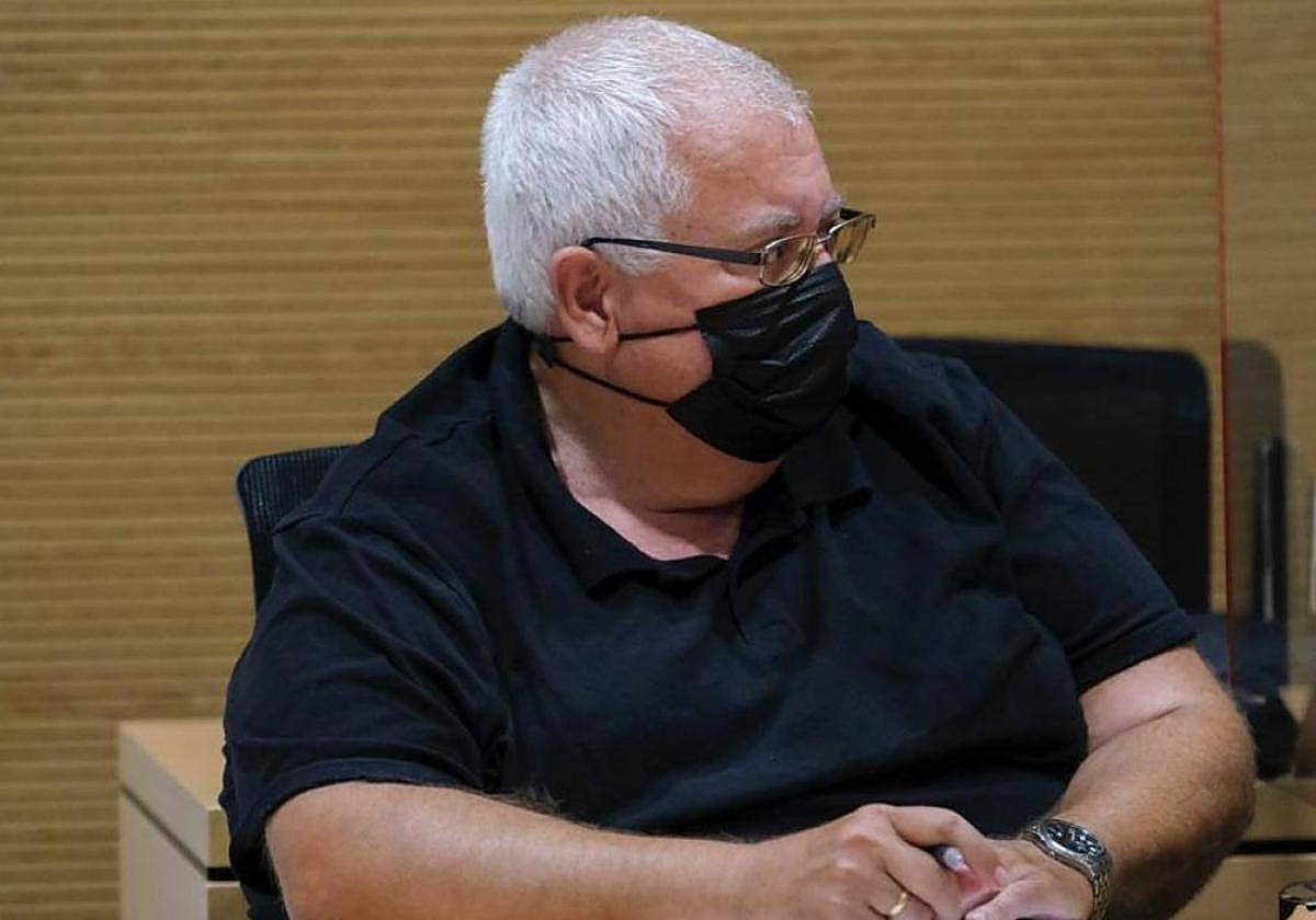 El Supremo ratifica la pena al condenado a 97 años de cárcel por fotografiar desnudas o en poses ...