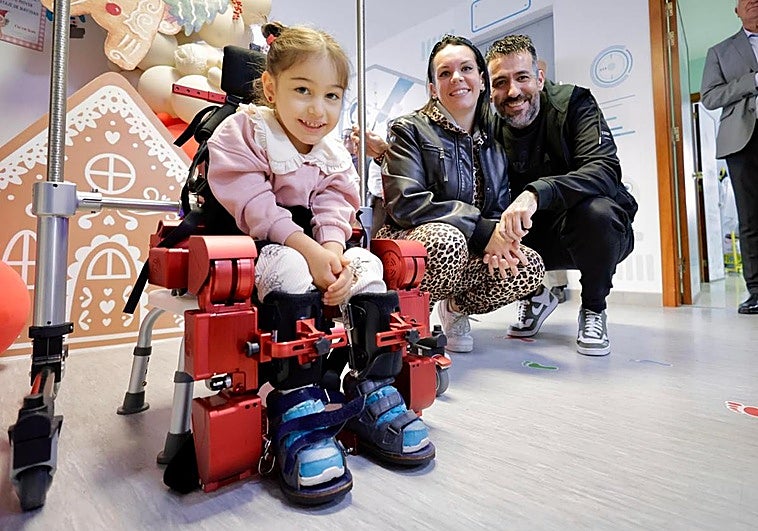 Canarias estrena un robot que ayuda a caminar solos a niños con ...