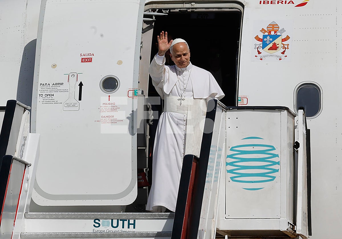 El papa León XIV aterriza en Gando: las mejores imágenes de la llegada ...