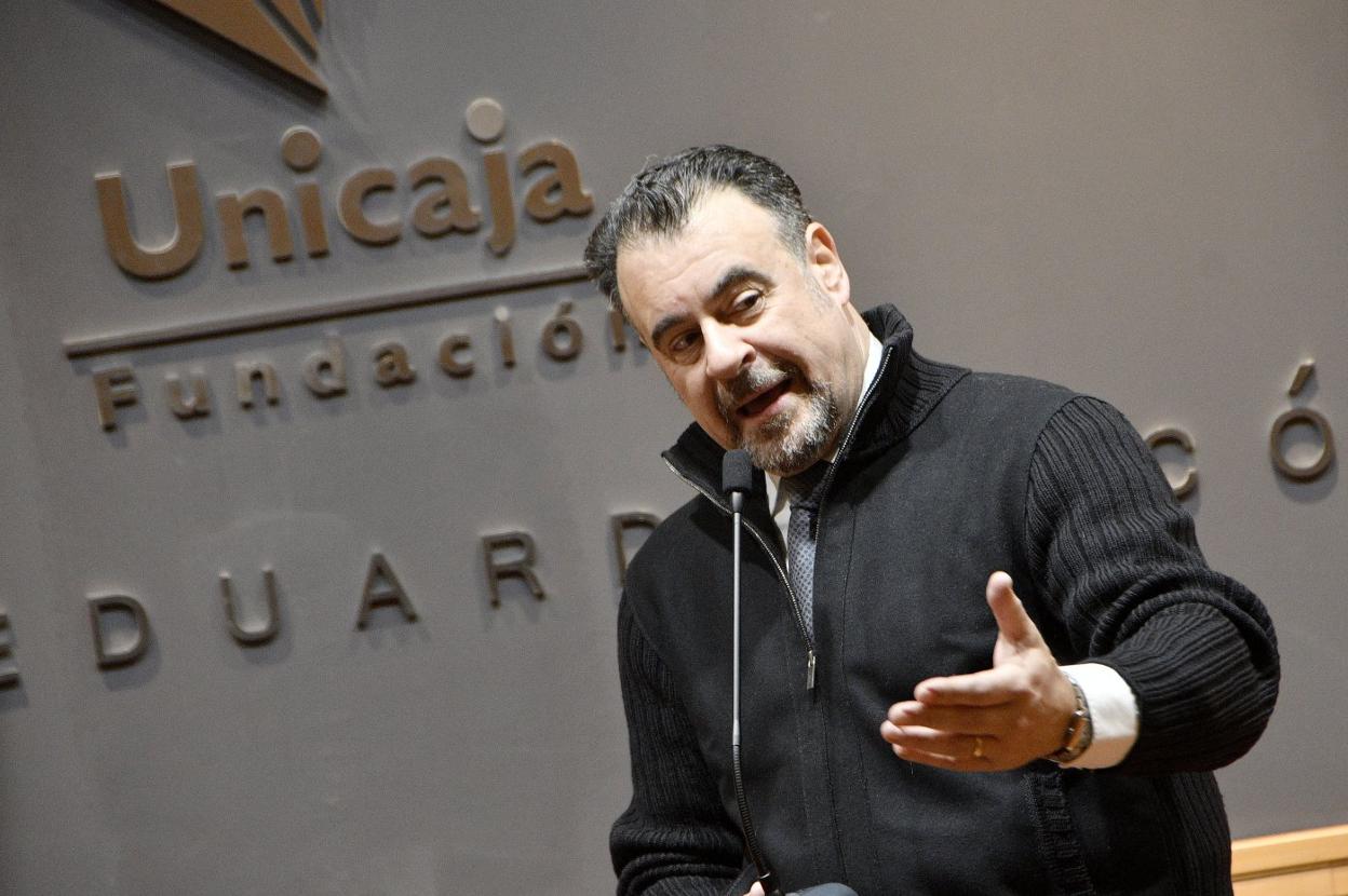 CARLOS ÁLVAREZ REIVINDICA EL PAPEL DE LA ÓPERA | Diario Sur