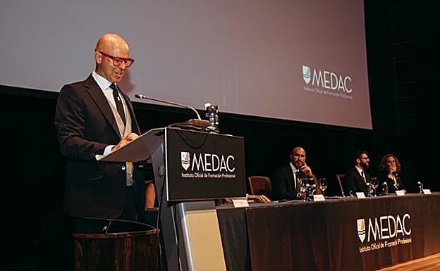 MEDAC celebra la graduación de sus alumnos de FP Online en el Palacio ...