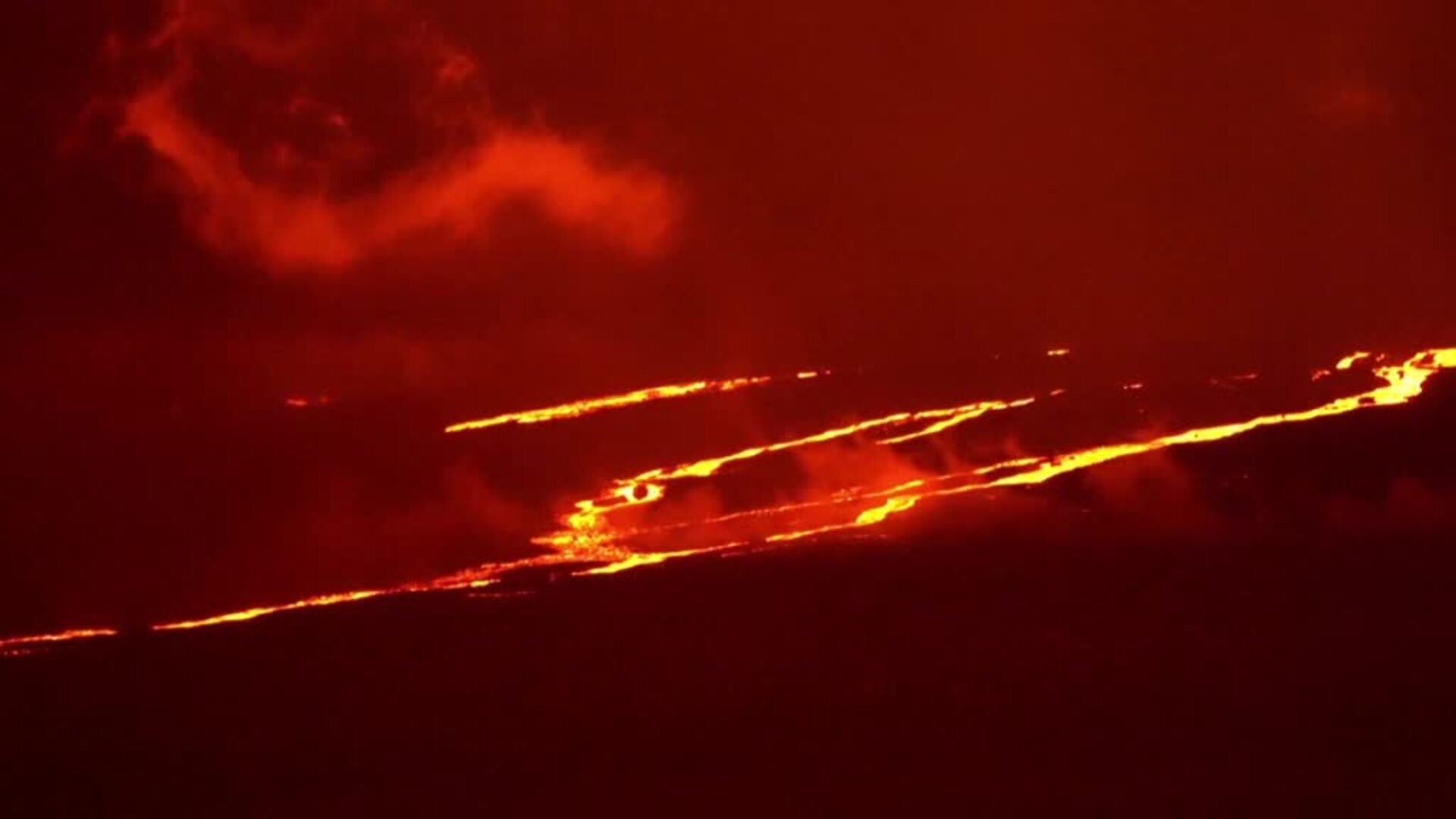 Las impresionantes imágenes del volcán activo más grande del mundo ...