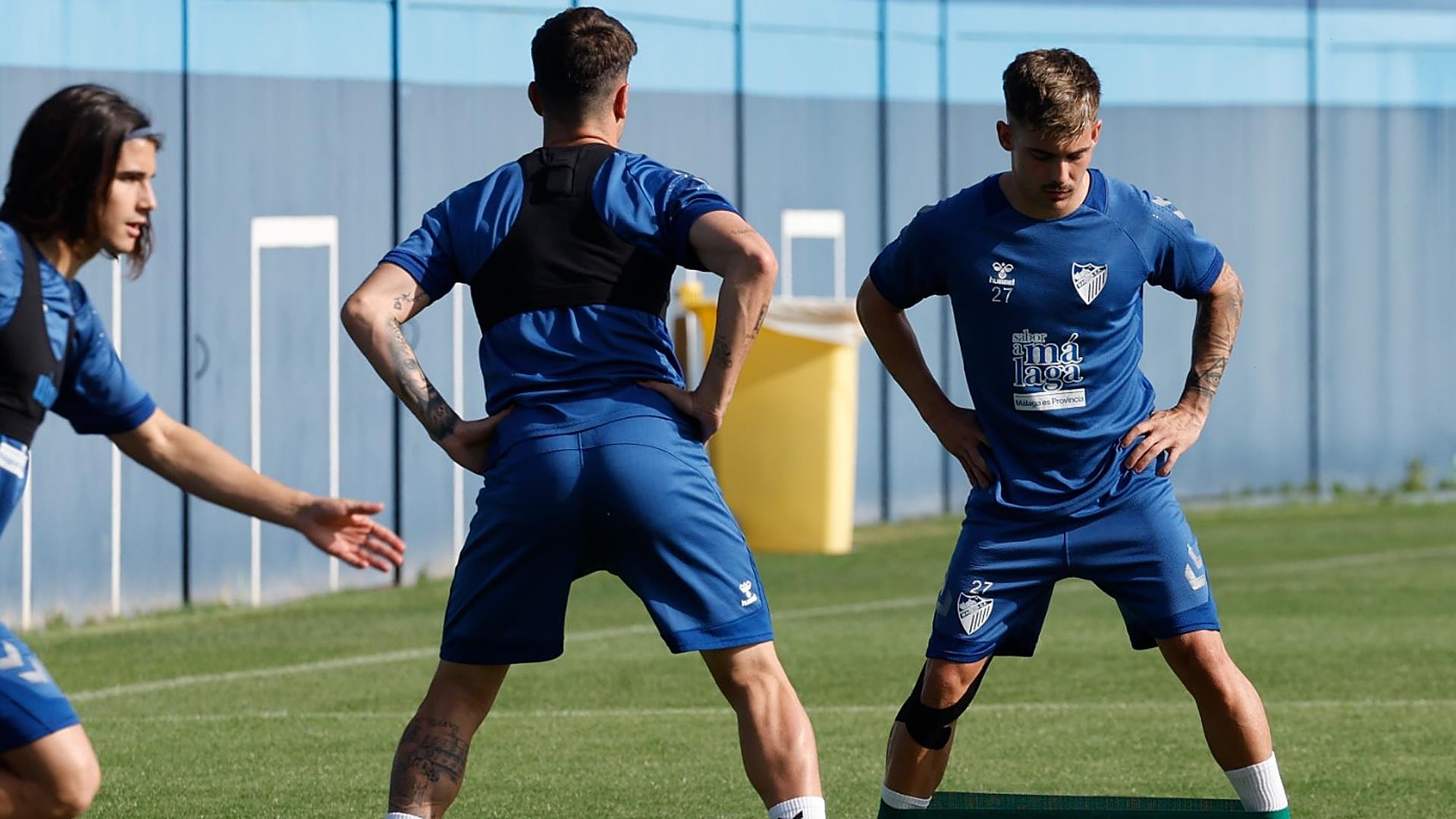 El canterano Víctor Olmo vuelve a entrenarse con el grupo seis meses ...