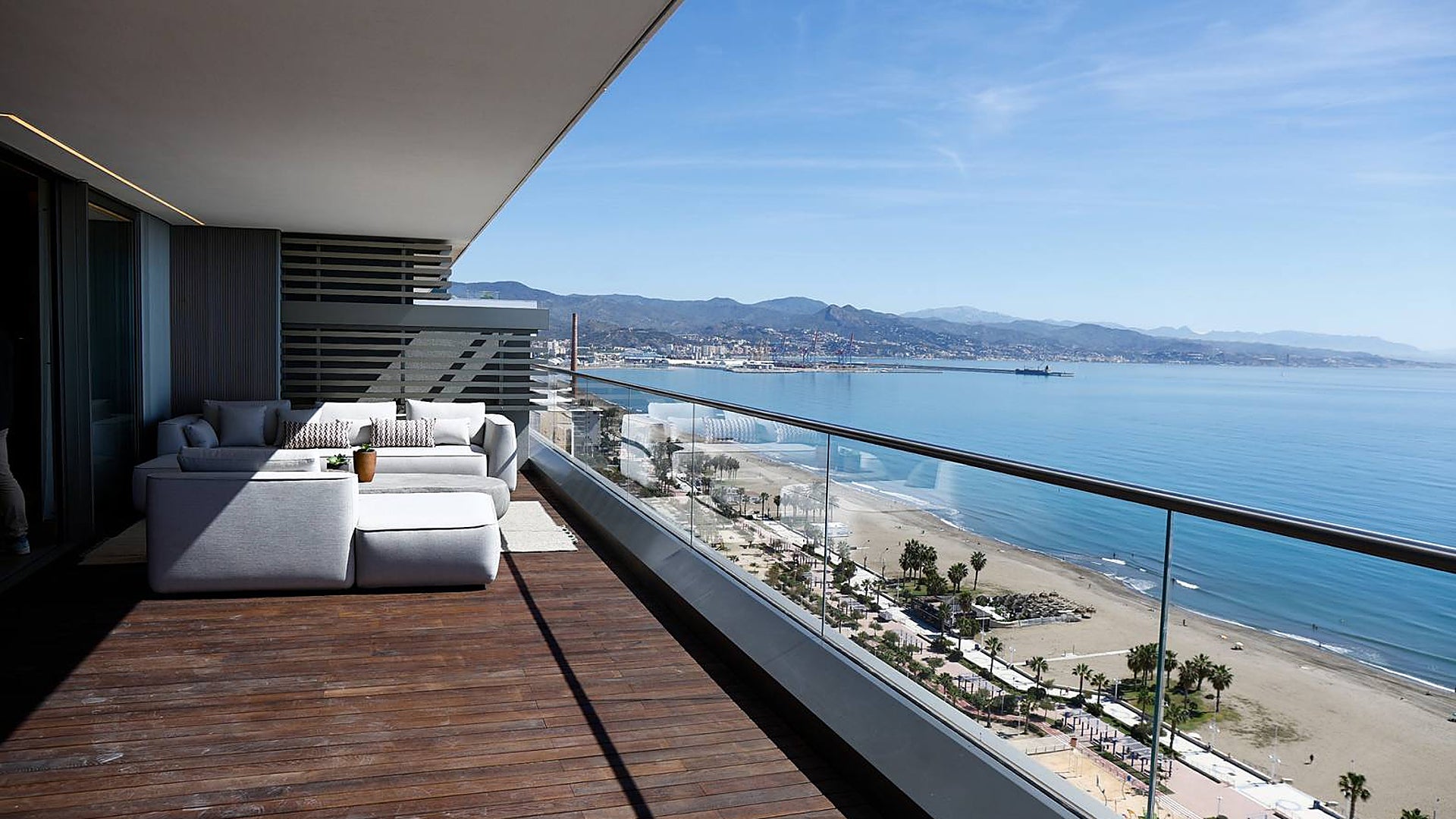 Áticos a diez millones de euros frente al mar: así es el lujo que ...