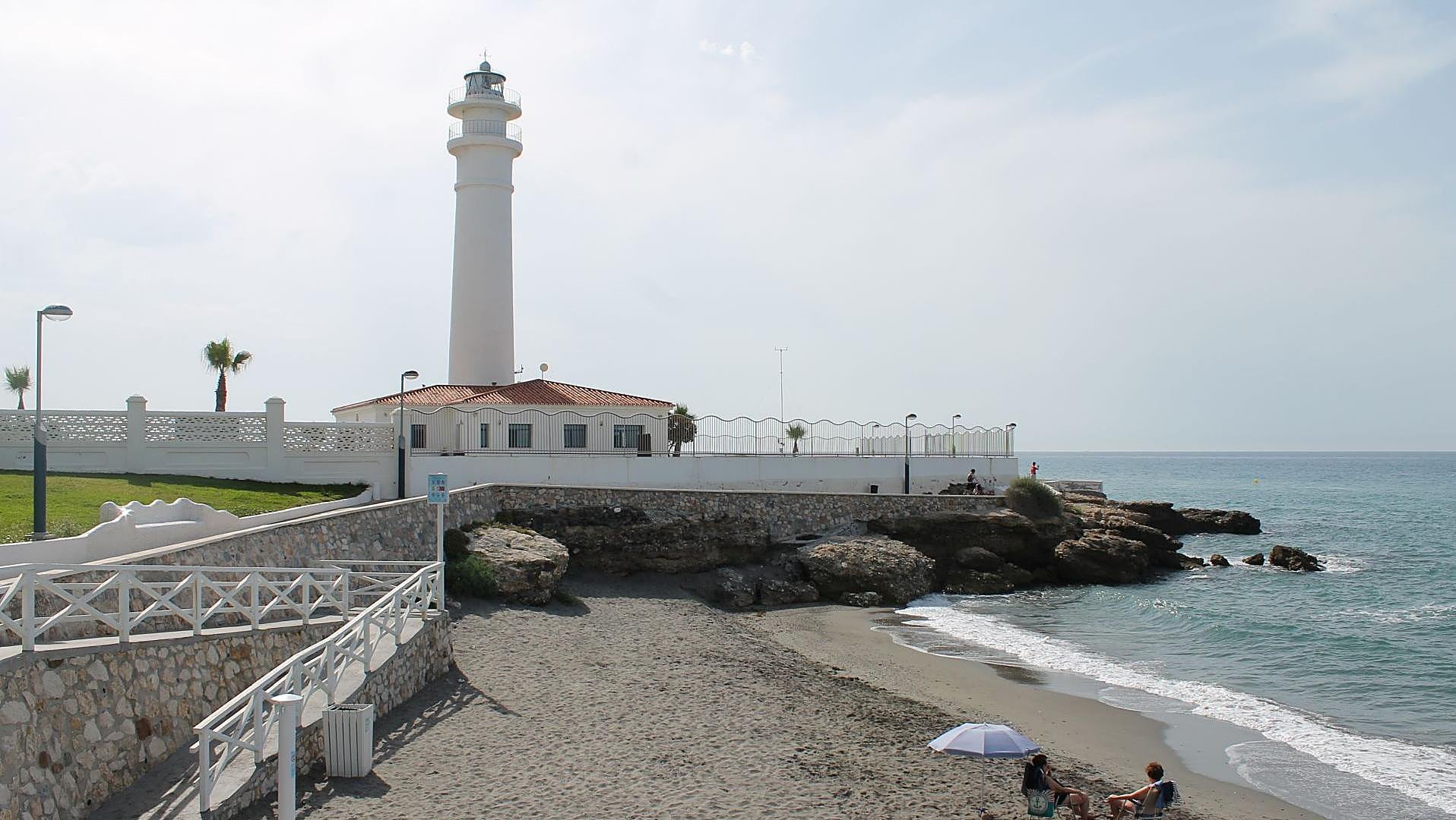 El Faro de Torrox, un día de playa en el lugar donde los romanos ...