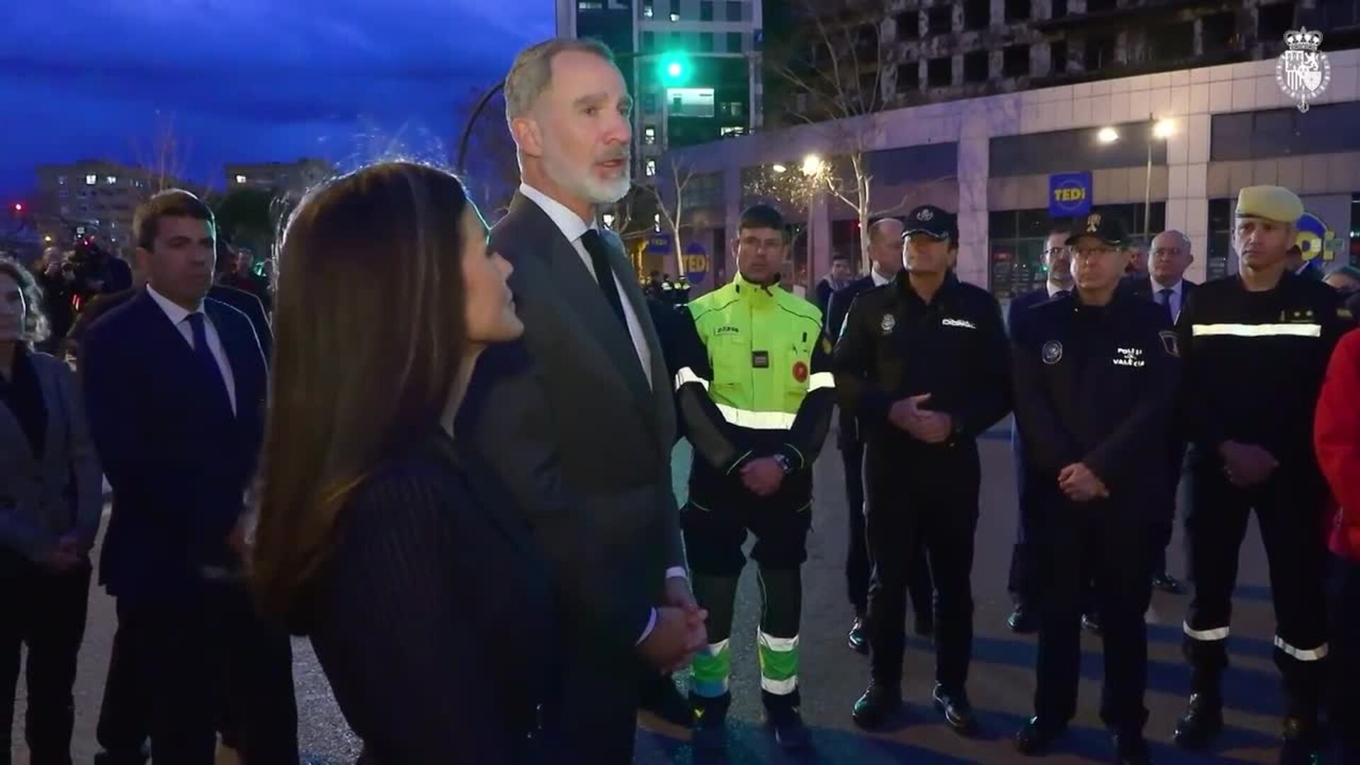 Los Reyes Felipe y Letizia se encuentran con las víctimas del incendio ...