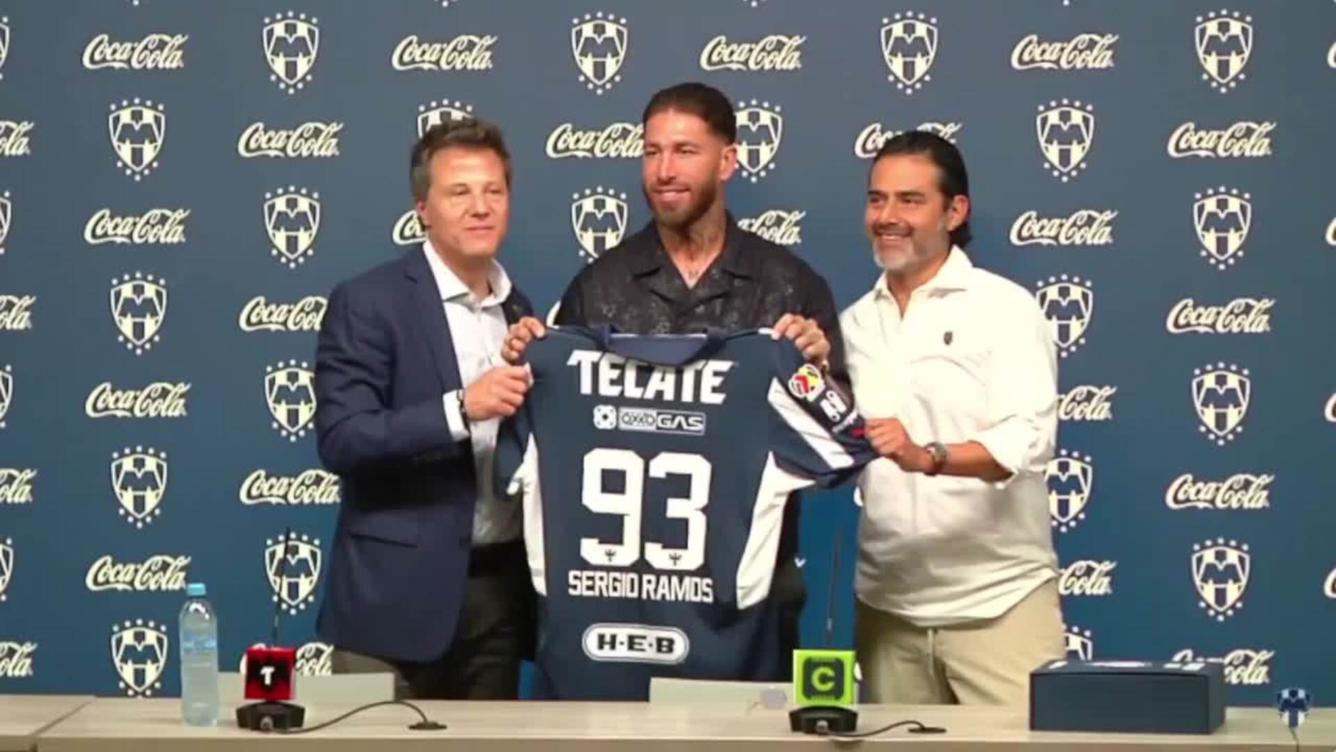Sergio Ramos posa con su nueva camiseta del Rayados Monterrey | Diario Sur