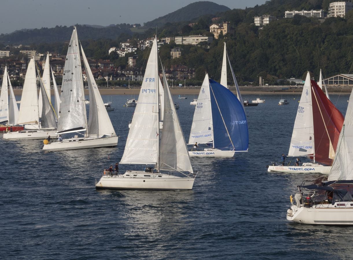 Fotos: Una veintena de veleros participa en la regata de Gipuzkoa | El ...