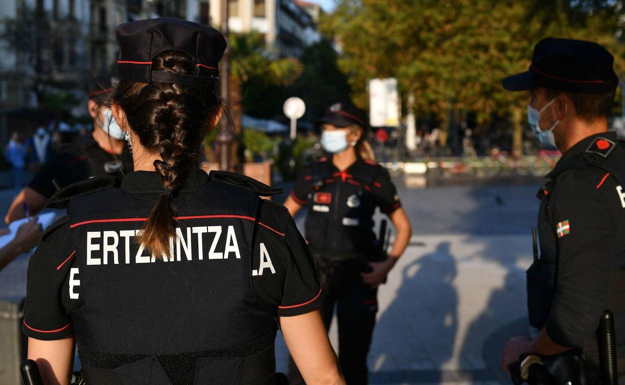 Detenidos dos menores en Usurbil por robar en un estanco tras amenazar ...