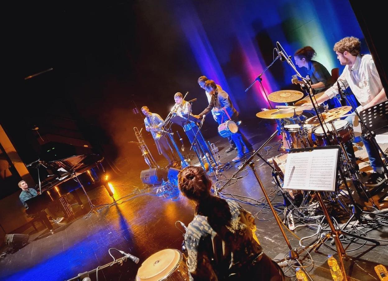 Aldapeko Basque Latin Jazz actuará esta tarde en el salón de actos de ...