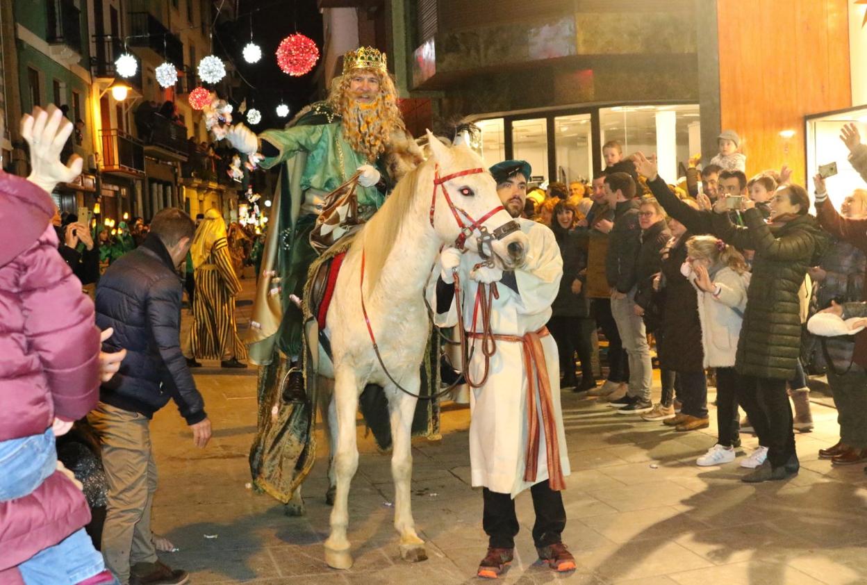 La pandemia obliga a variar los planes de Olentzero, Bizar Zuri y Reyes ...
