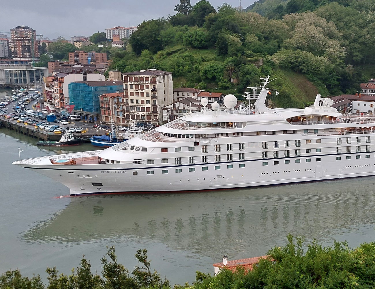 El barco de la película 'Speed' entra en Pasaia | El Diario Vasco