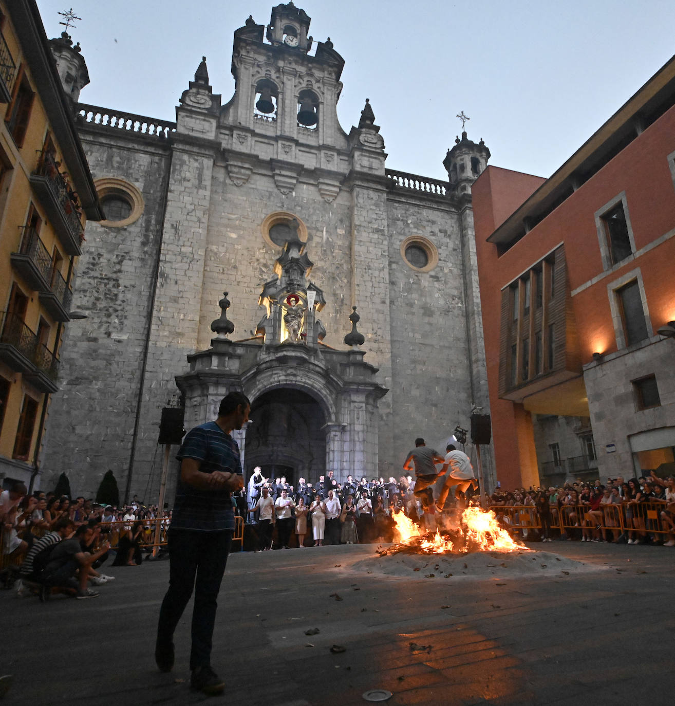 Las mejores imágenes de la noche de San Juan en Tolosa | El Diario Vasco