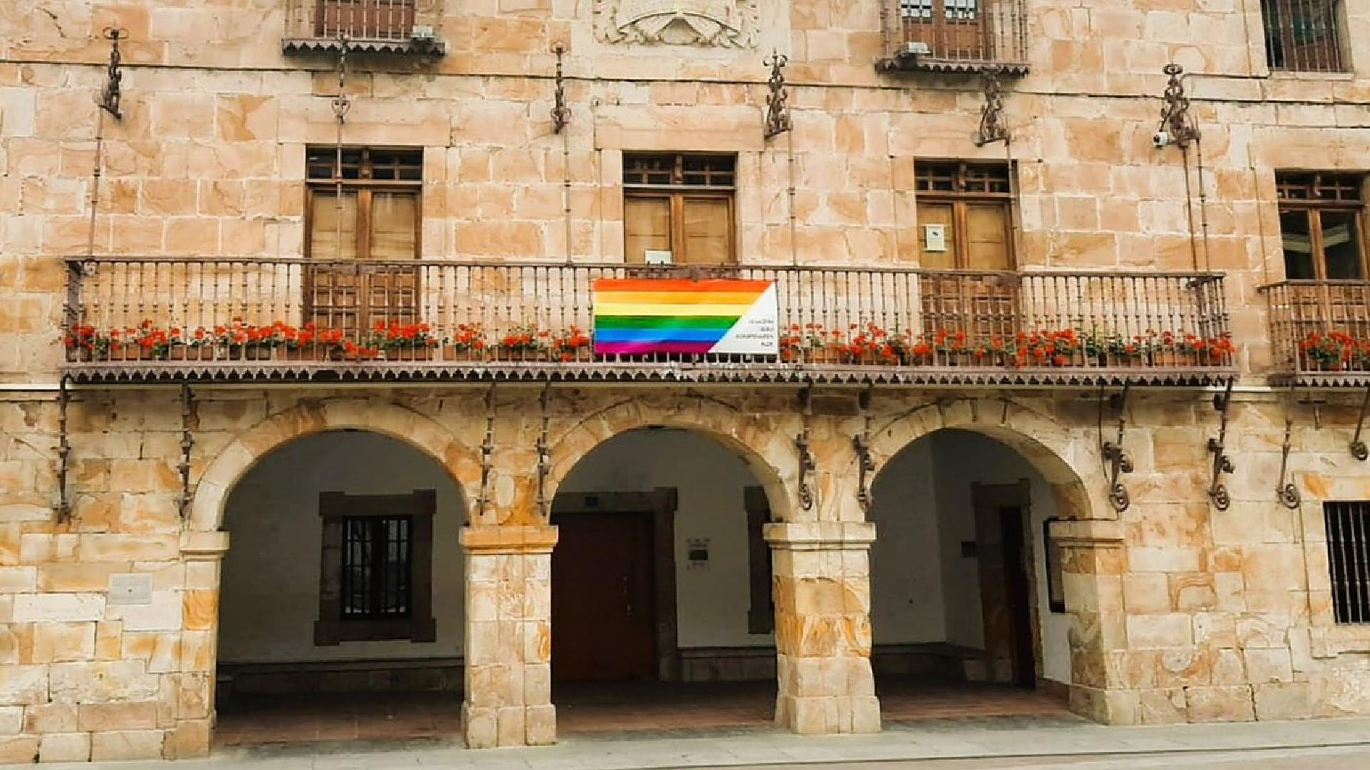 Legazpi: Legazpi se viste de colores en pro de las personas LGTBIQ+ ...