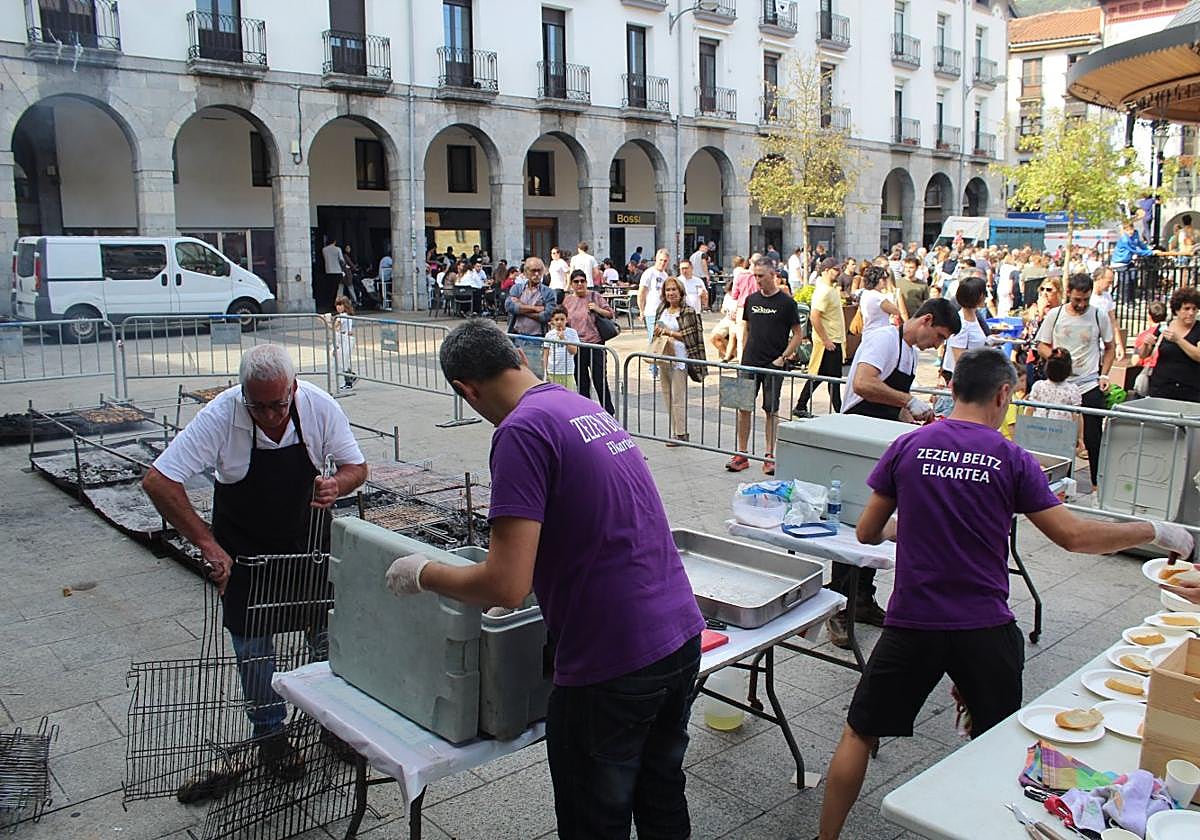 Azpeitia: La XIV Zezen Beltz asteburua llenará de actos el fin de ...