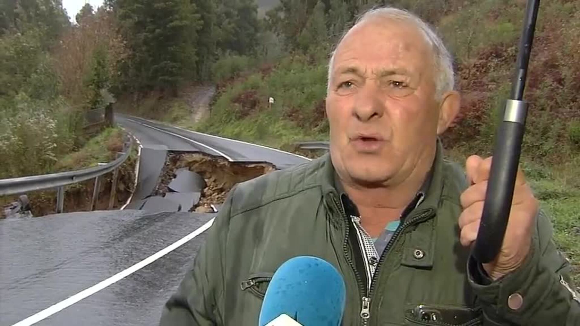 Salva la vida milagrosamente tras producirse un gran socavón en una ...