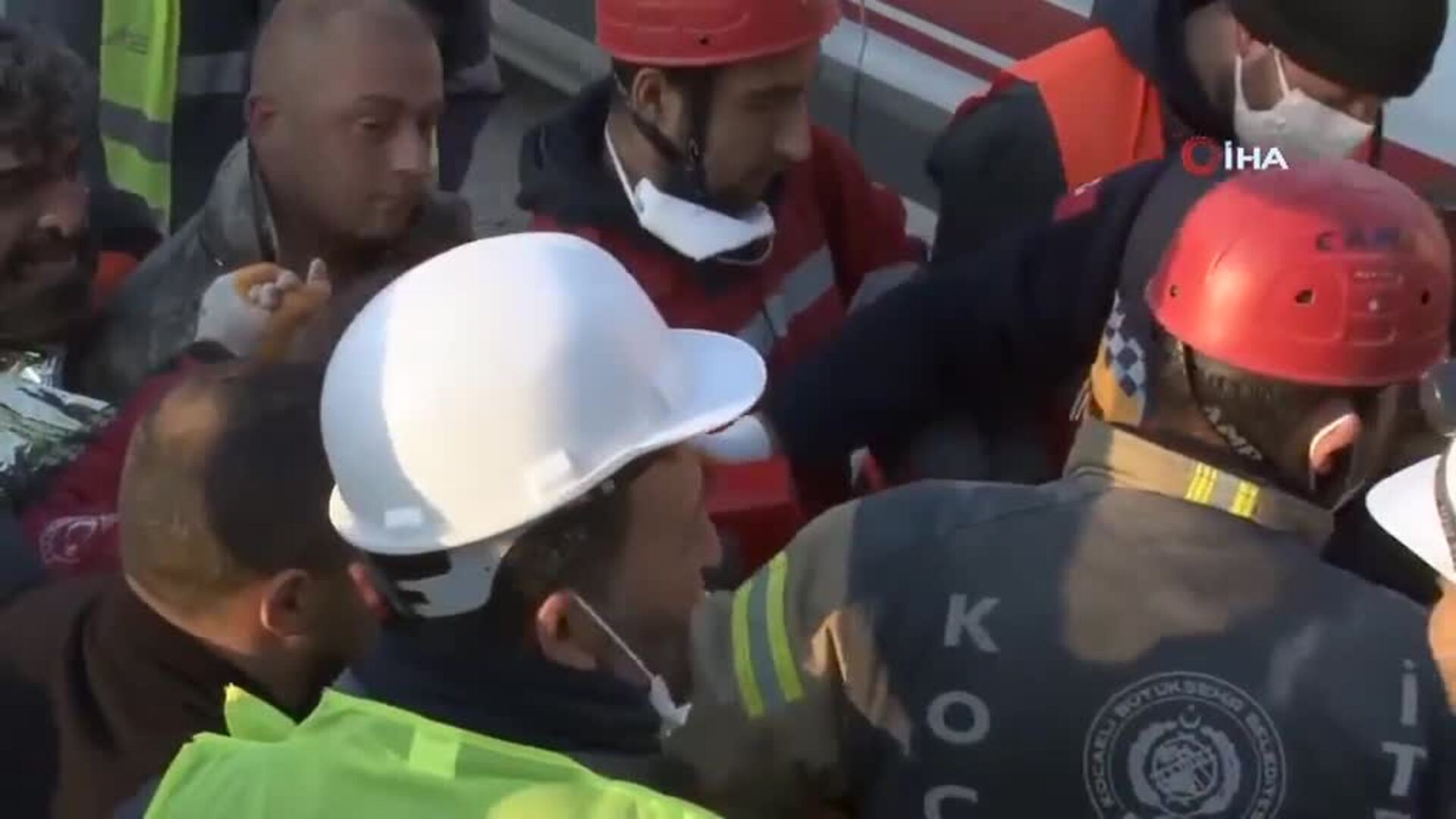 Rescatan con vida a un niño de 13 años tras una semana sepultado en ... Rescatan con vida a un niño de 13 años tras una semana sepultado en ...