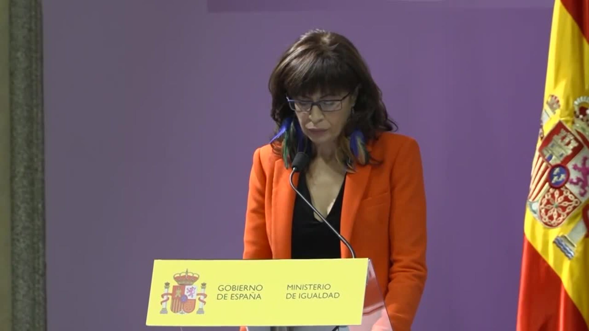 Ana Redondo se compromete a trabajar "duro" y agradece a Montero su ...