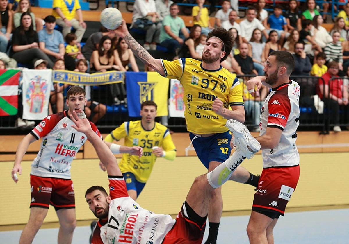 Esta noche empieza la serie de tres salidas complicadas para el Bidasoa Irun | El Diario Vasco