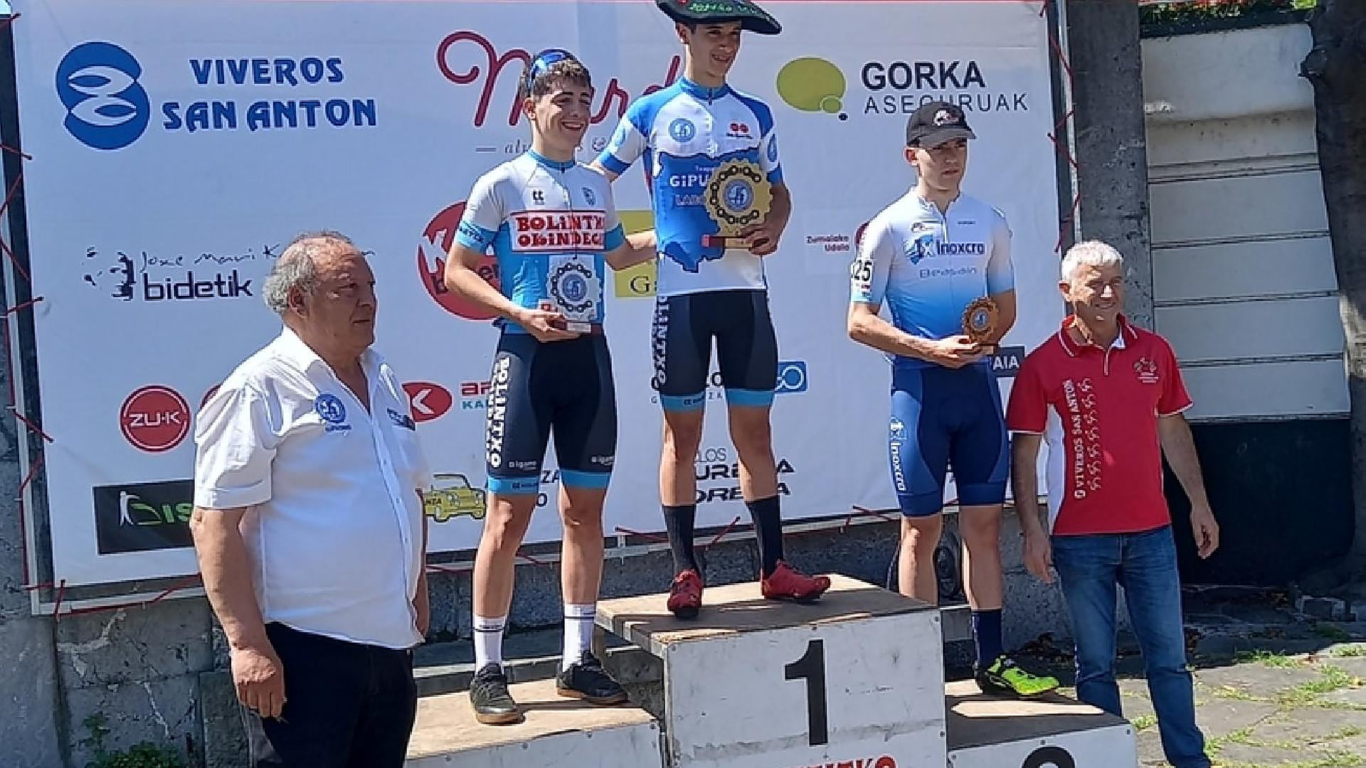 Aretxabaleta: Gipuzkoako bi txapel Manex Larrañaga txirrindulari ...