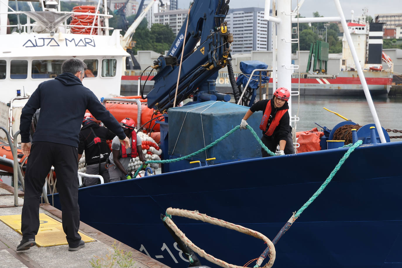 La partida del Aita Mari de Pasaia hacia el Mediterráneo | El Diario Vasco