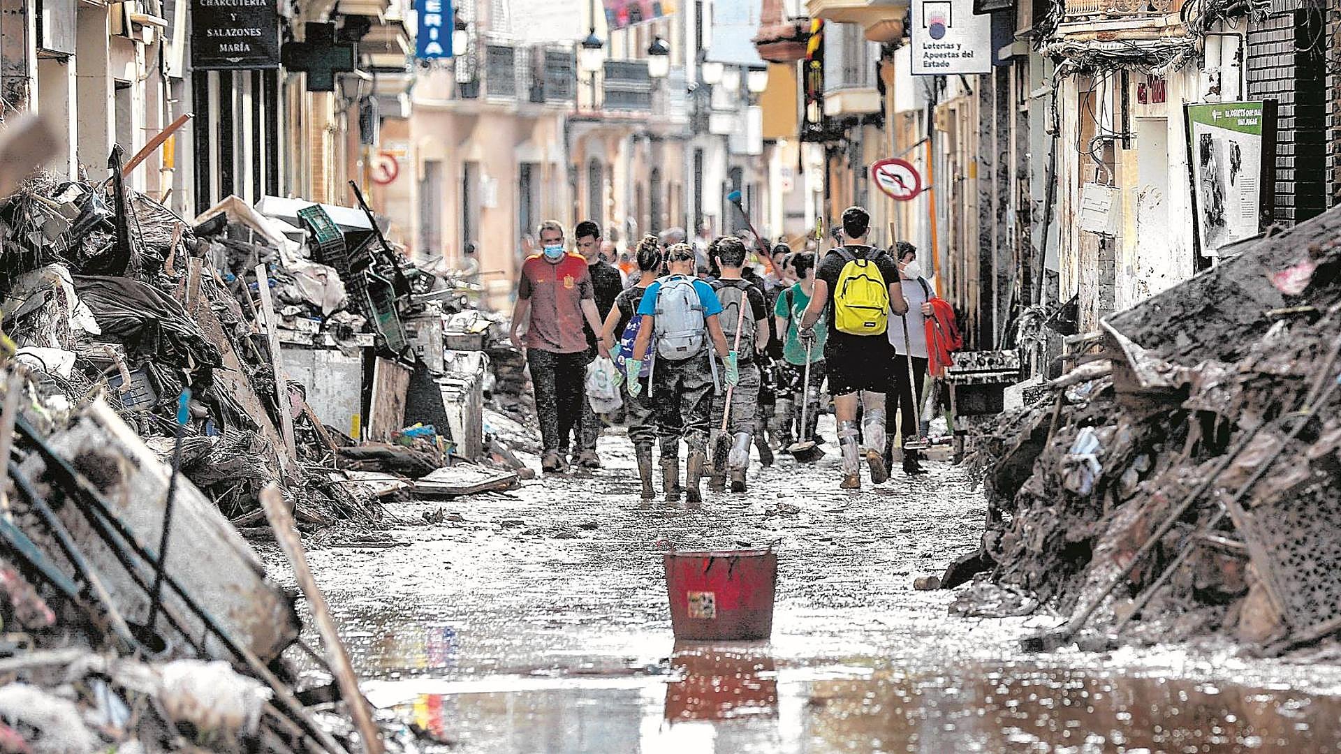Valencia sigue buscando a sus muertos una semana después de la riada ...