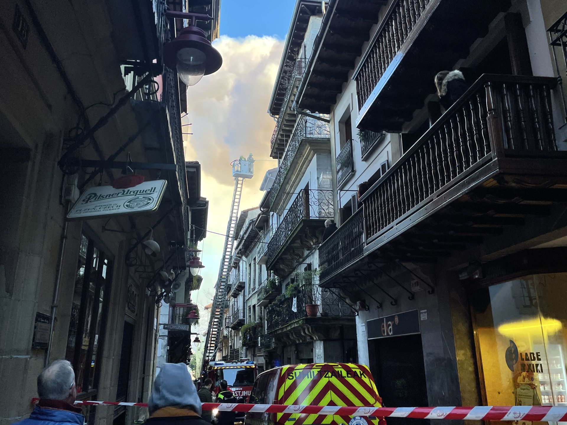 Trece familias no podrán regresar a sus casas por el incendio en la ...