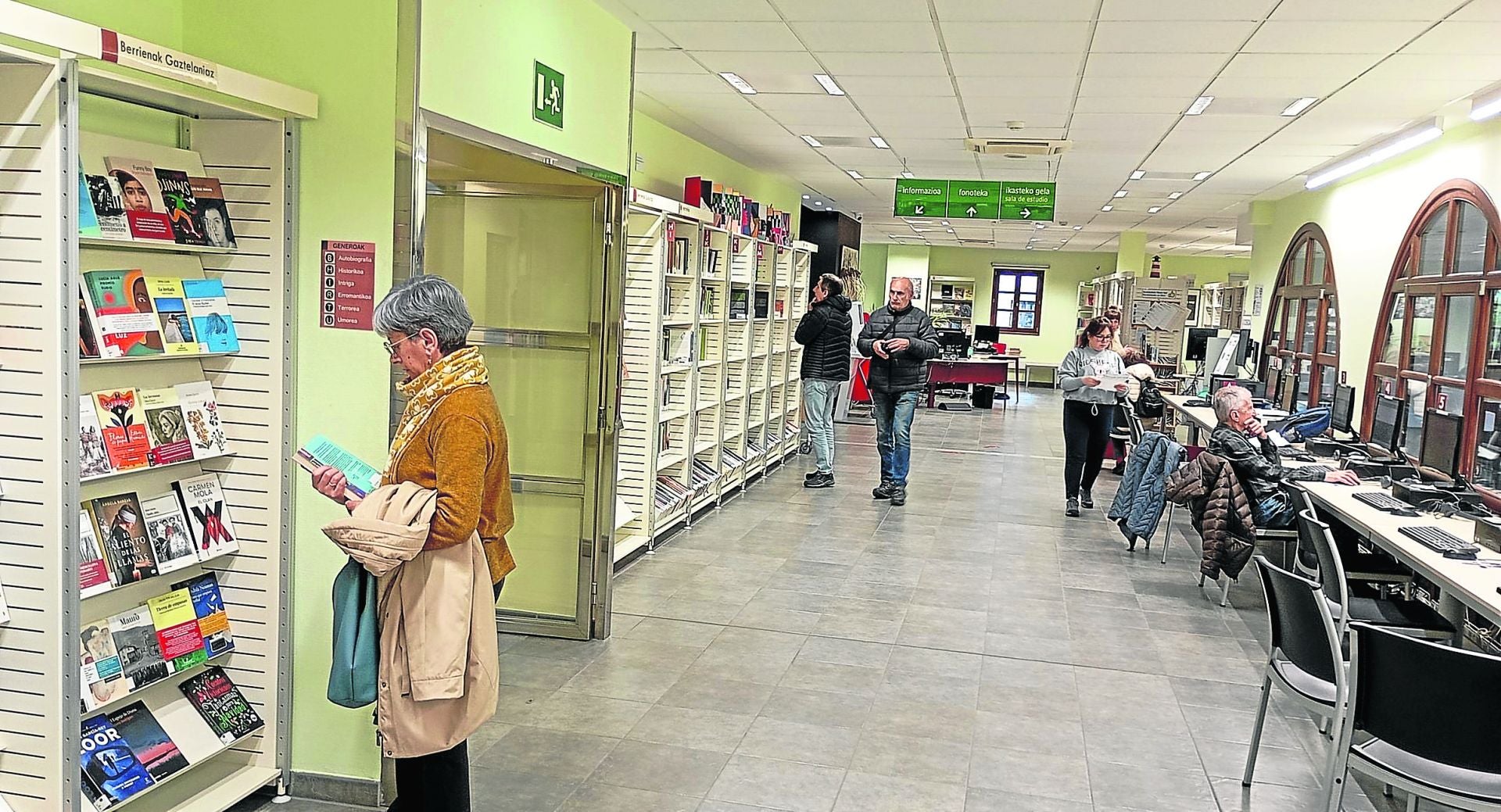 La biblioteca recibe un notable alto de sus socios, que suman ya 14.075 ...