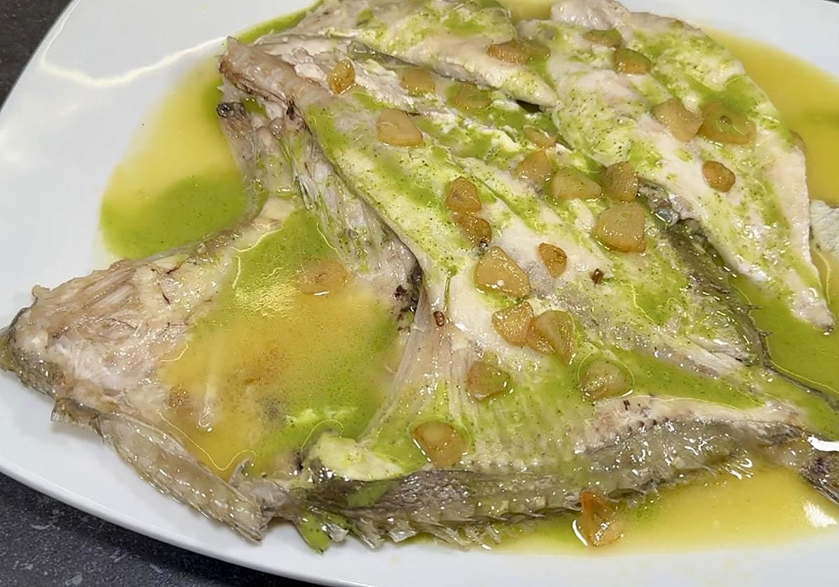Receta de gallo San Pedro con salsa de piparras | El Diario Vasco