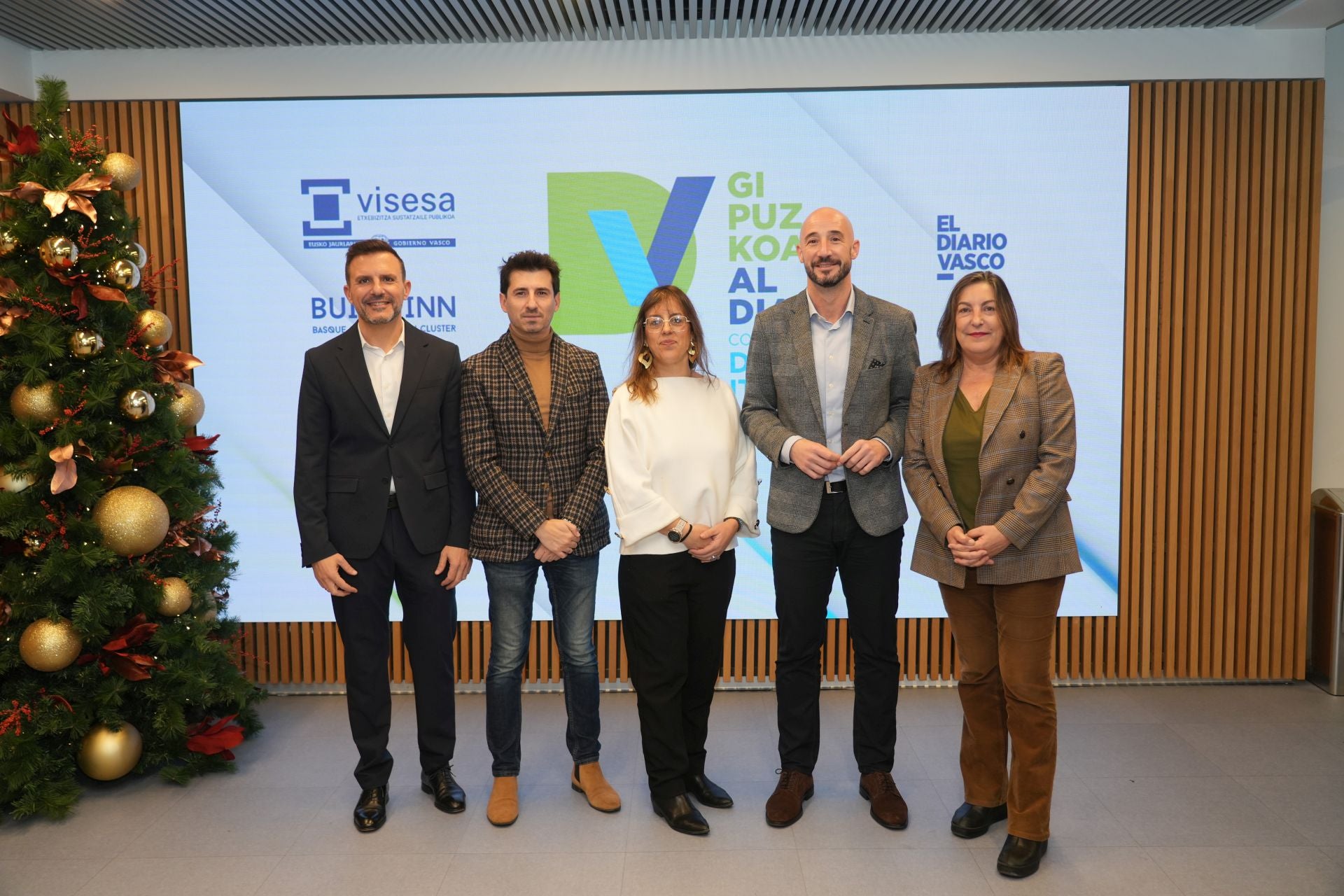 Amplia representación en el foro 'Gipuzkoa al día' con Denis Itxaso ...