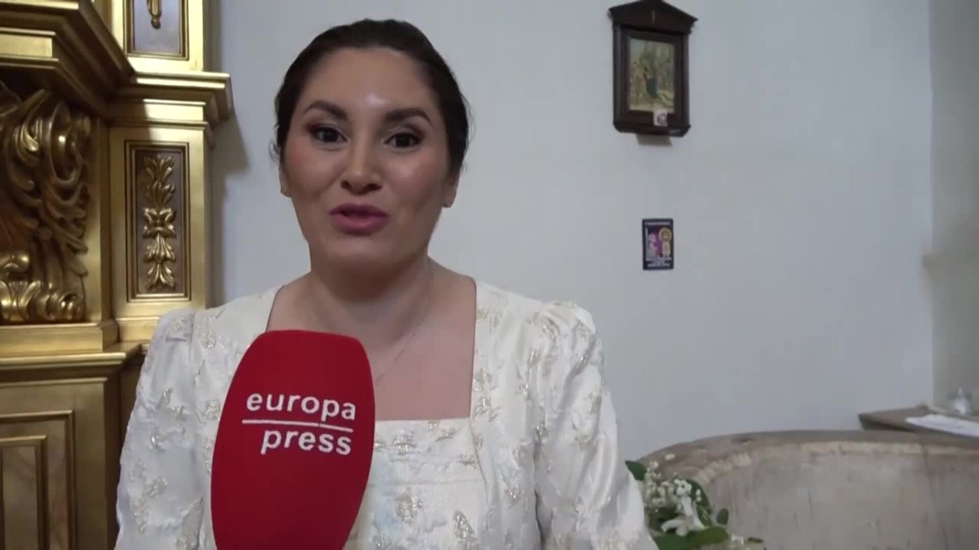 Aneth, emocionada en el bautizo de su hijo, recuerda su amistad con Isa ...