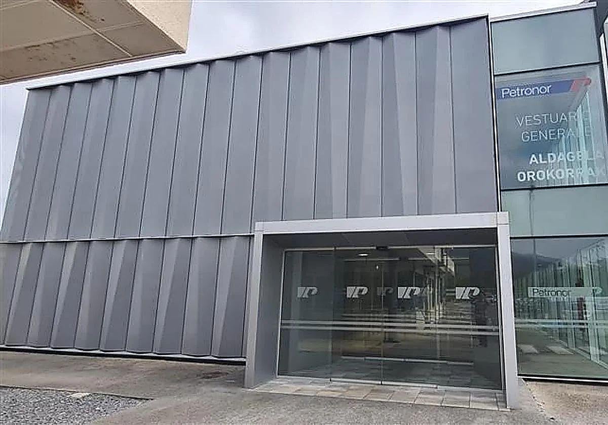 Petronor acata la sentencia y regresa a los viejos vestuarios tras ...