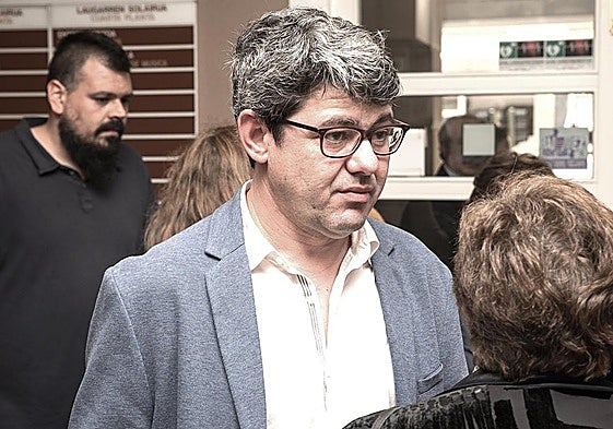 Presentación del libro 'Está lloviendo y te quiero' de Antonio Mercero ...