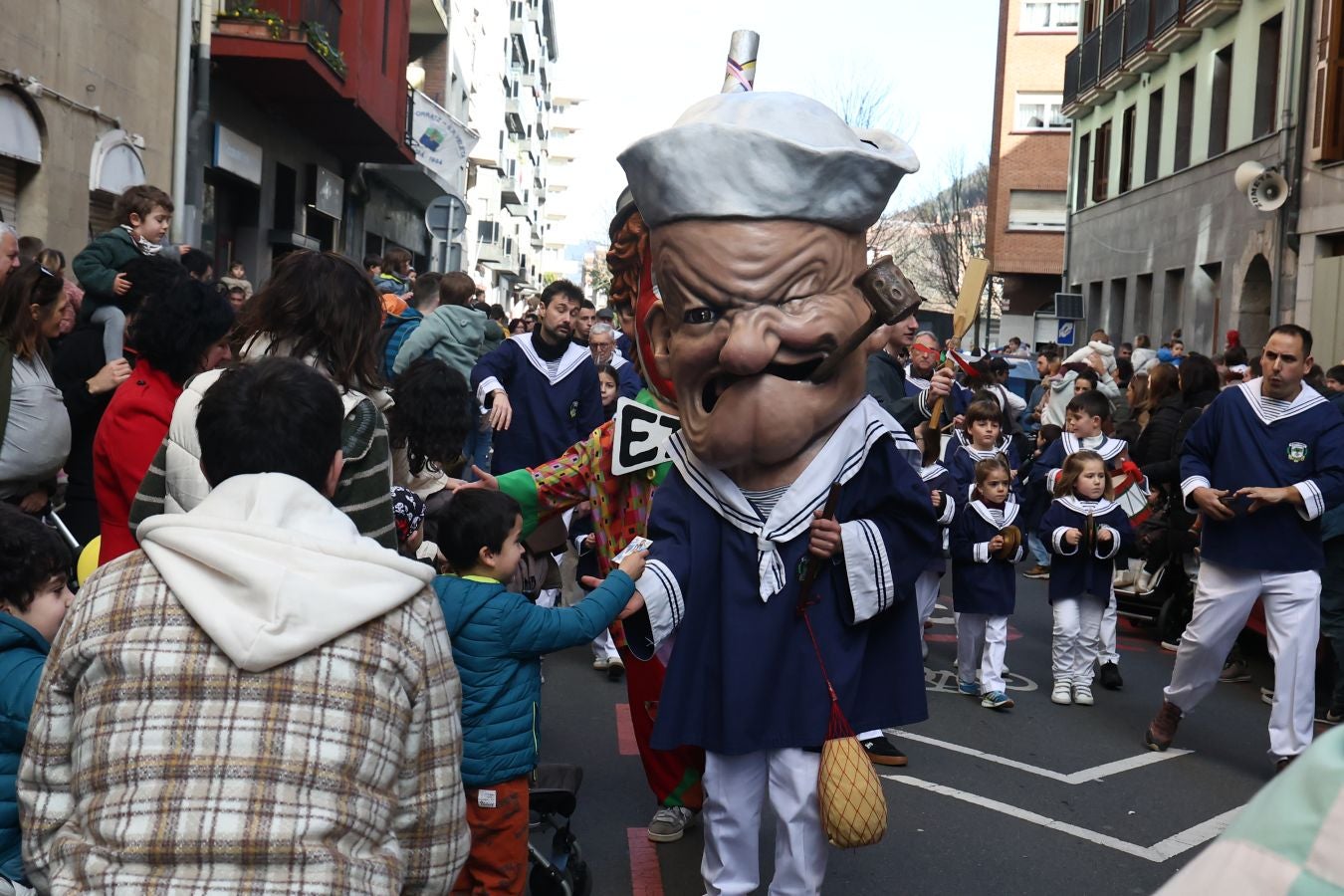 Piratas y payasos tomas las calles de Tolosa | El Diario Vasco