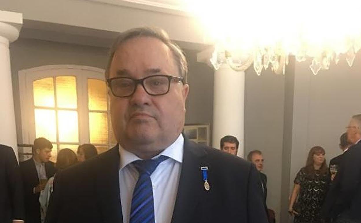 Víctor Manuel Riesco, premiado por su labor | El Comercio: Diario de ...