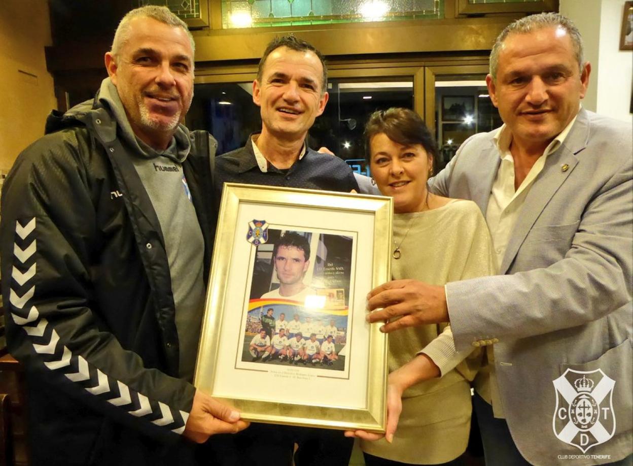 Marcel Sabou recibe el apoyo del conjunto tinerfeño | El Comercio ...