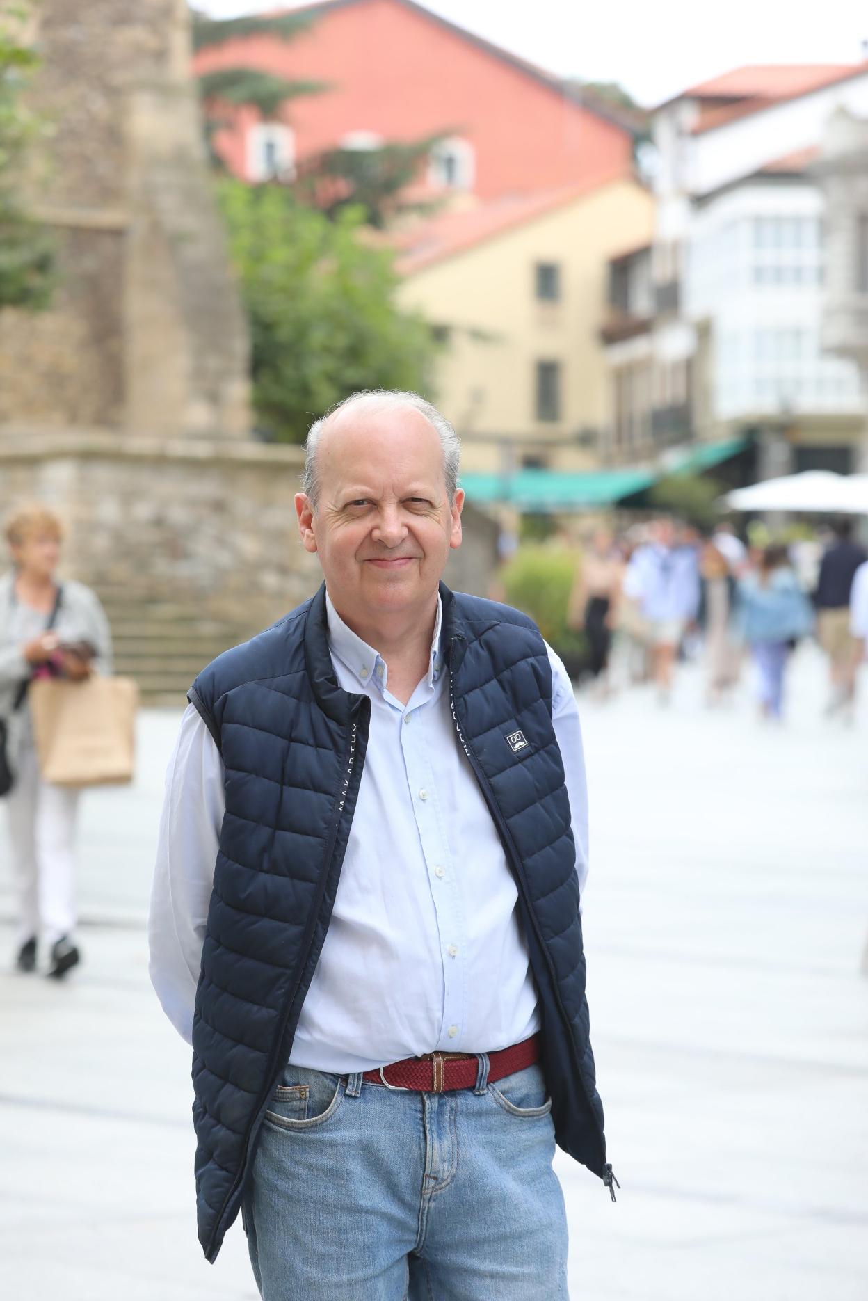 «Las fiestas populares y el folclore asturiano llenan los cuadros de ...