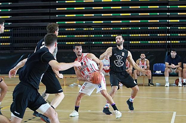 El Círculo domina con claridad al Corinto | El Comercio: Diario de Asturias