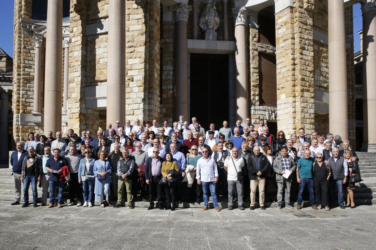 Medio siglo de memorias y vivencias reunidos en el patio de la Laboral | El Comercio: Diario de ...