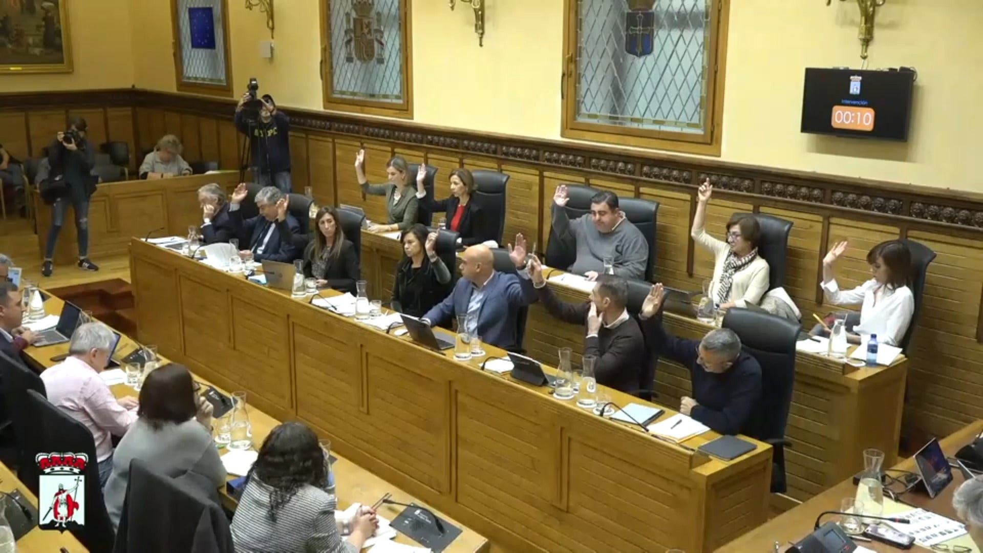 El Pleno de Gijón reprueba la labor de Olmo Ron como presidente de ...