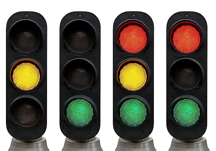 ¿Qué significa la cuarta luz que podrán integrar los semáforos? | El ...