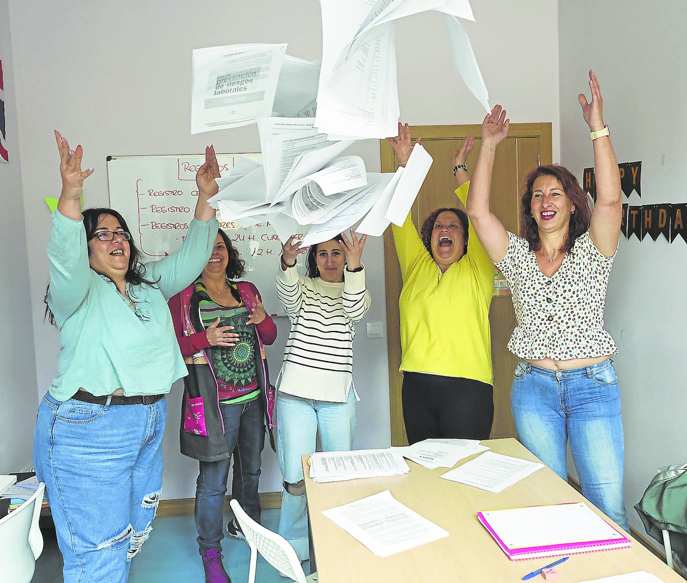 Con los codos sobre la mesa | El Comercio: Diario de Asturias