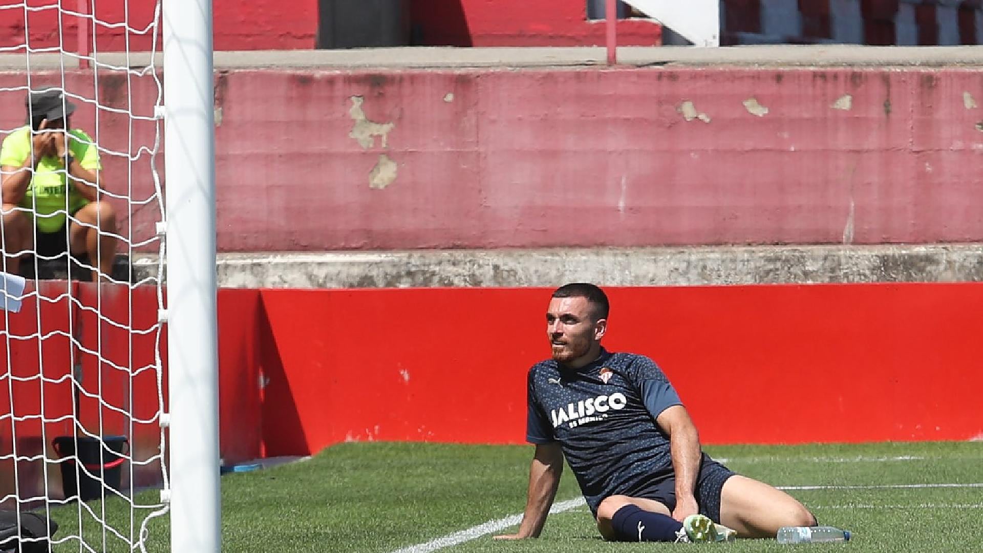 El Sporting no cierra la puerta a la llegada de un mediocentro | El Comercio: Diario de Asturias