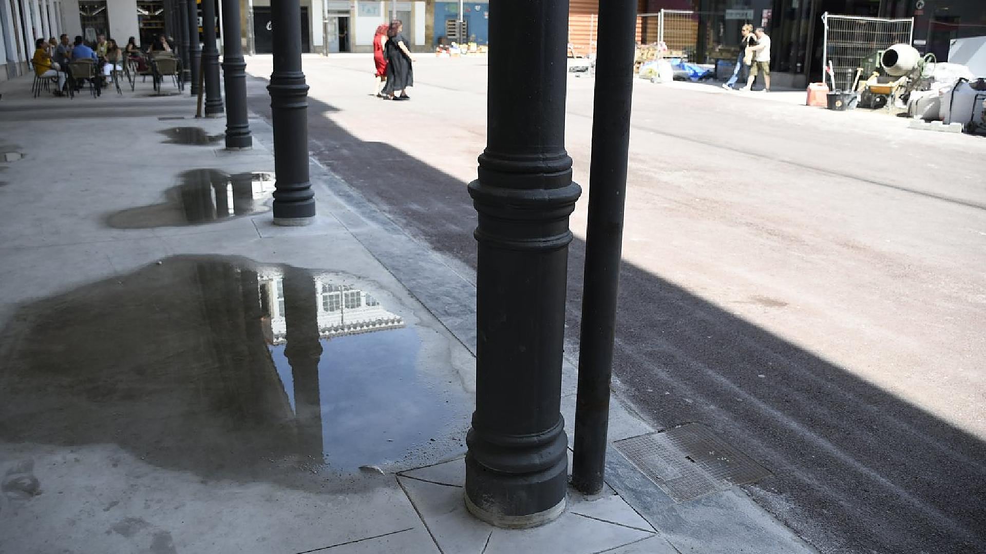 La lluvia retrasa el fin de la obra de la plaza Hermanos Orbón | El ...