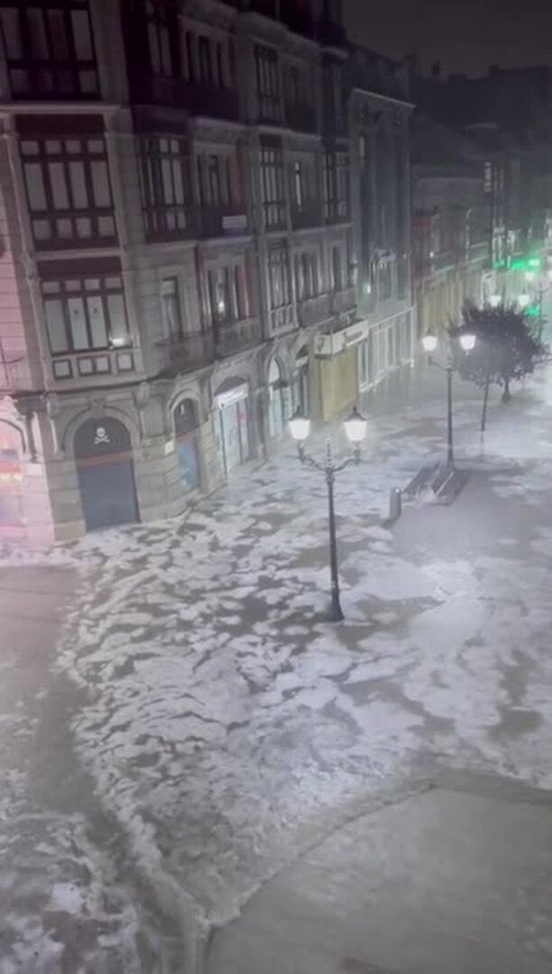 El Agua Inundó La Calle Corrida De Gijón El Comercio Diario De Asturias